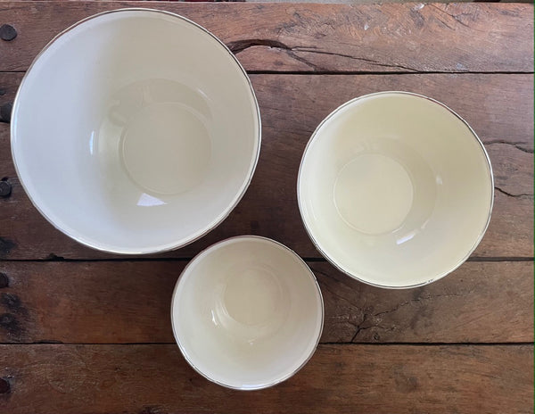 Set of red enamel bowls - Antares Furnishings