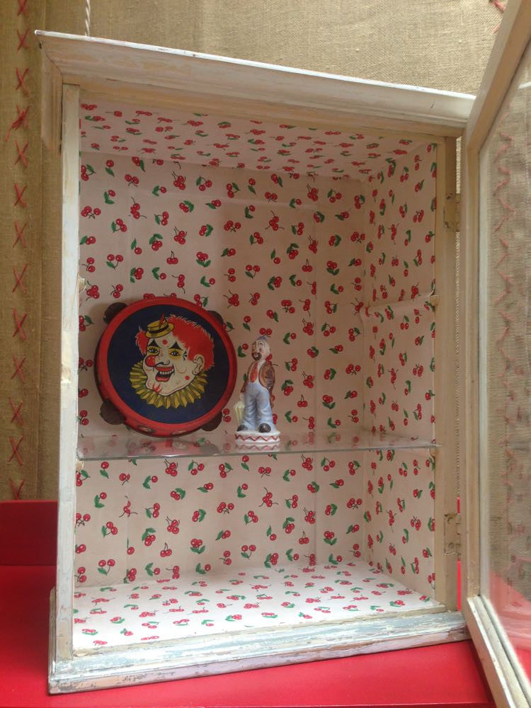 display cabinet with one door and cherry interior - Antares Furnishings